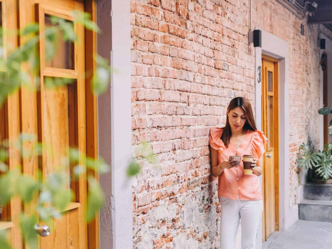 12 Genuine Reasons to Let Go of a Friend + How to Do it