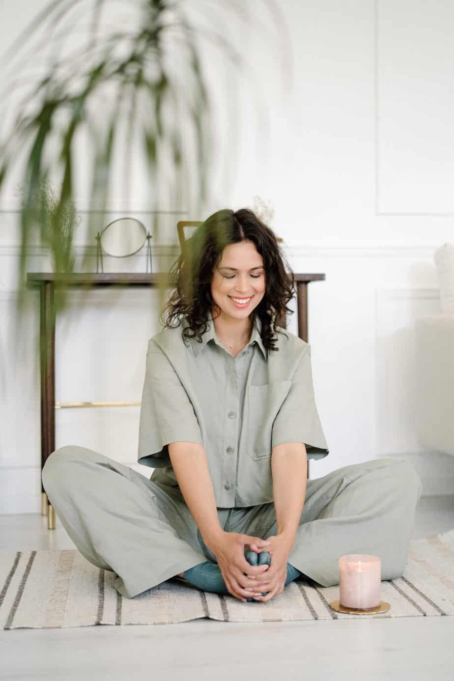 The ultimate guide to loving yourself being single - Mind Space Cafe