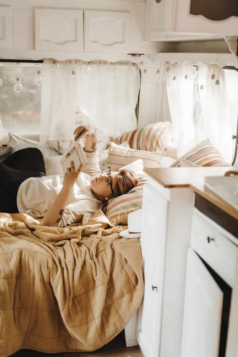 How to stop overanalyzing everything and calm down - Mind Space Cafe