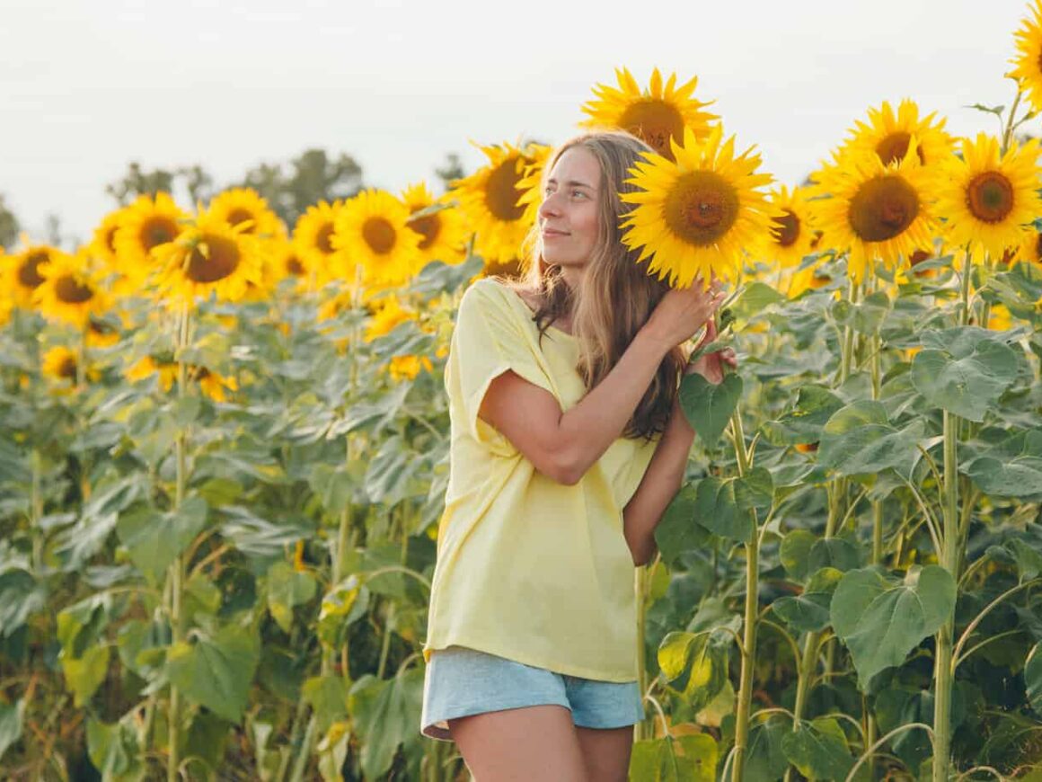 How to Go Out Alone as a Woman (Safely & Comfortably) - Mind Space Cafe