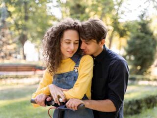 21 Clear Signs He Loves His Side Chick + What to Do