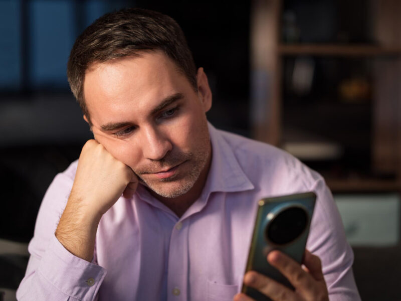 13 Unmistakable Signs He Thinks He Owns You + What to Do 13 Unmistakable Signs He Thinks He Owns You + What to Do