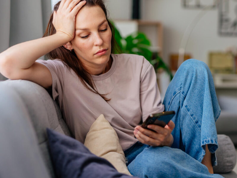 11 Reasons Why She’s Not Texting Back (And What You Need to Hear ...